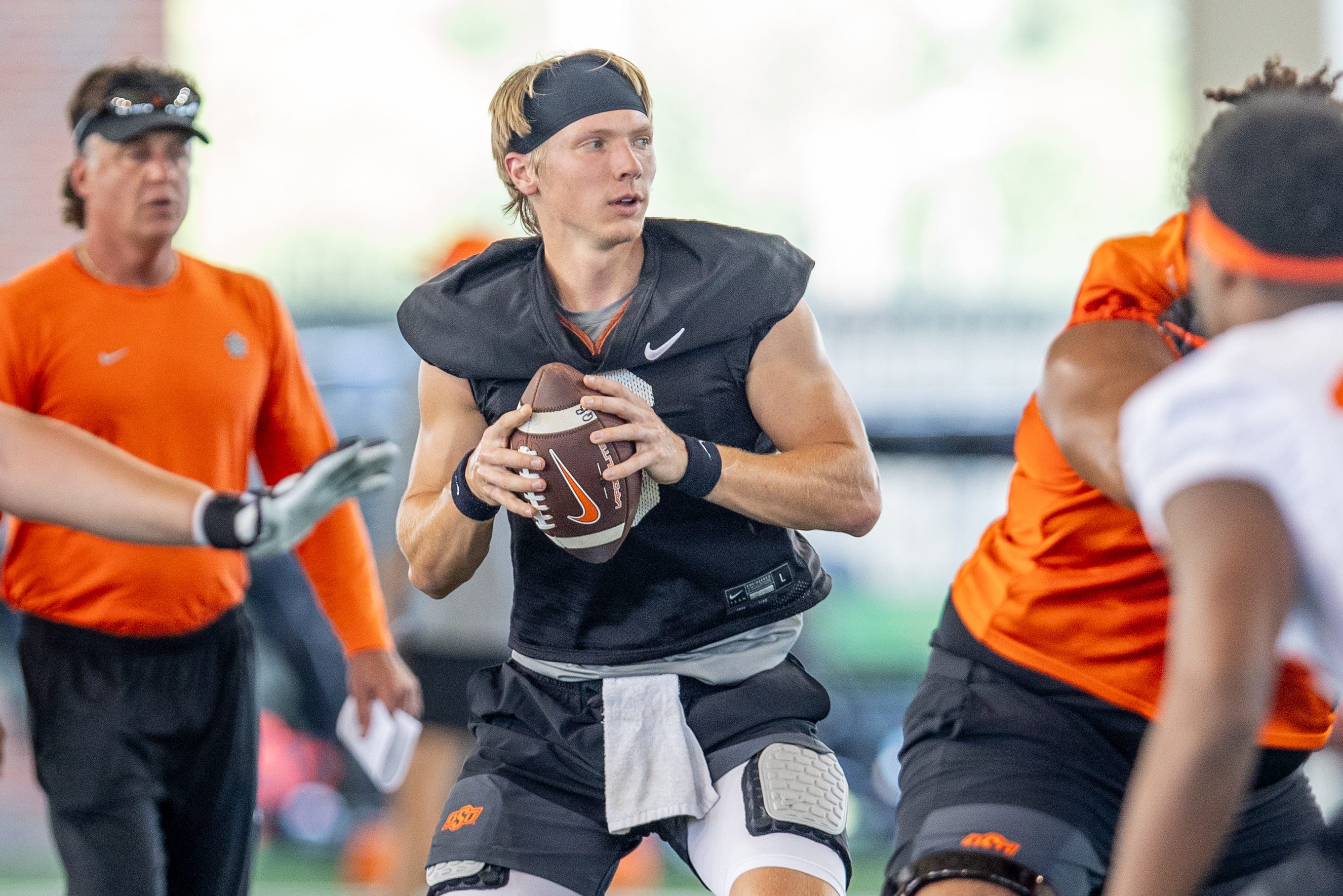 Carlson: Who will be Oklahoma State's QB1? Here's my early front-runner ...