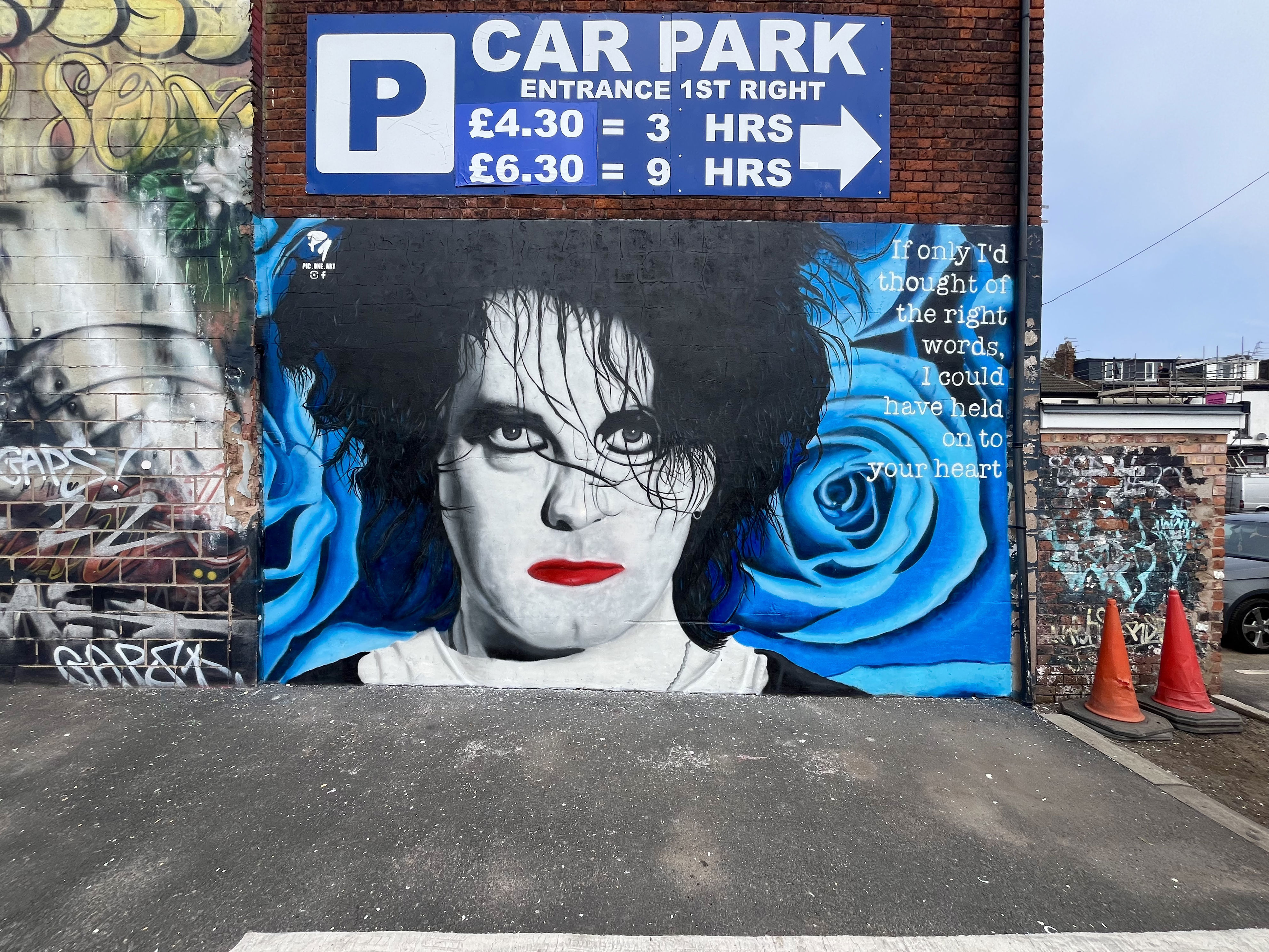 Mural of Robert Smith pops up in Blackpool to celebrate The Cure star's ...