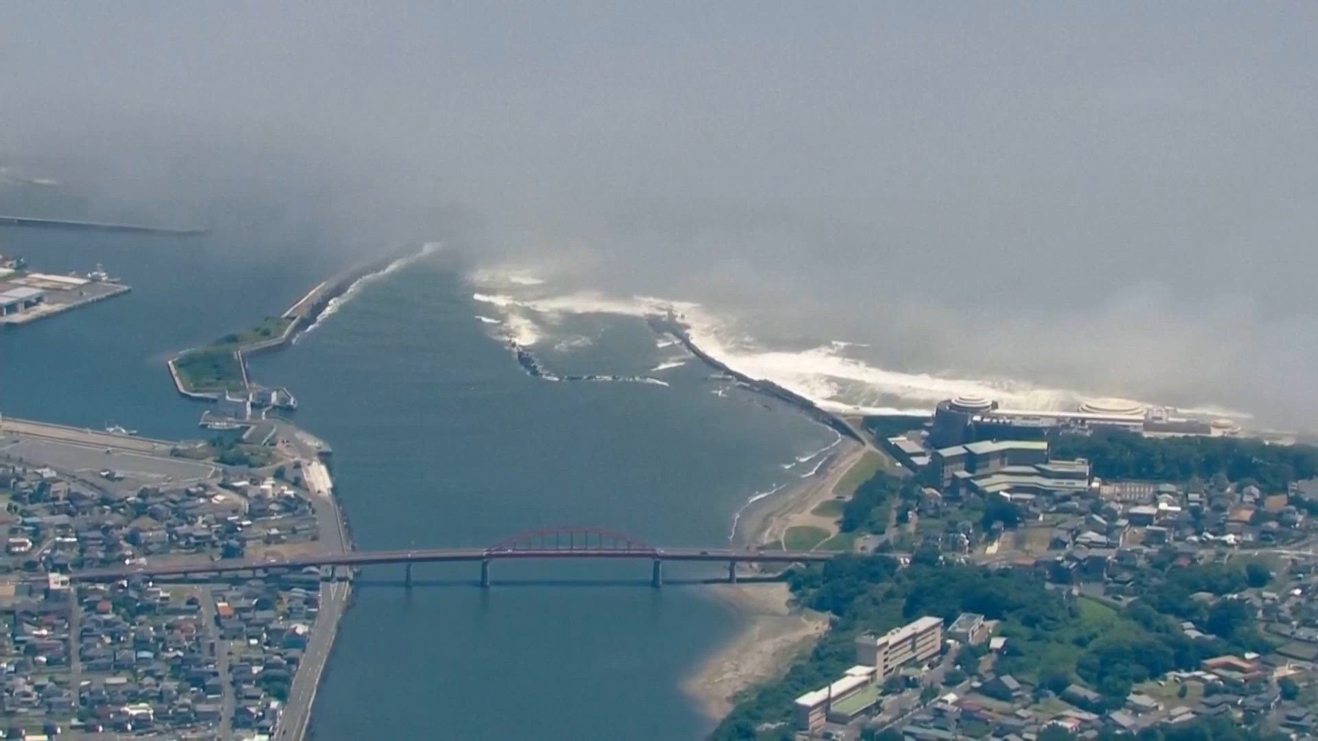 Tsunami update: People in Hawaii head for higher ground after ...