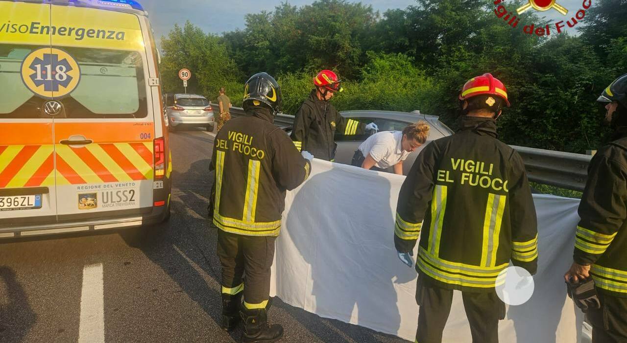 Perde il controllo dell'auto ed esce di strada sulla tangenziale di ...