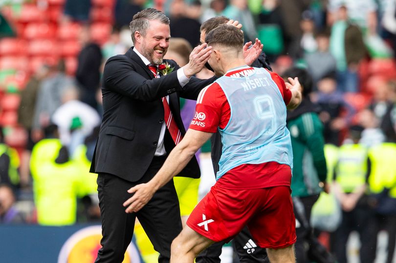 Jimmy Thelin leaves Kevin Nisbet to Aberdeen transfer door open