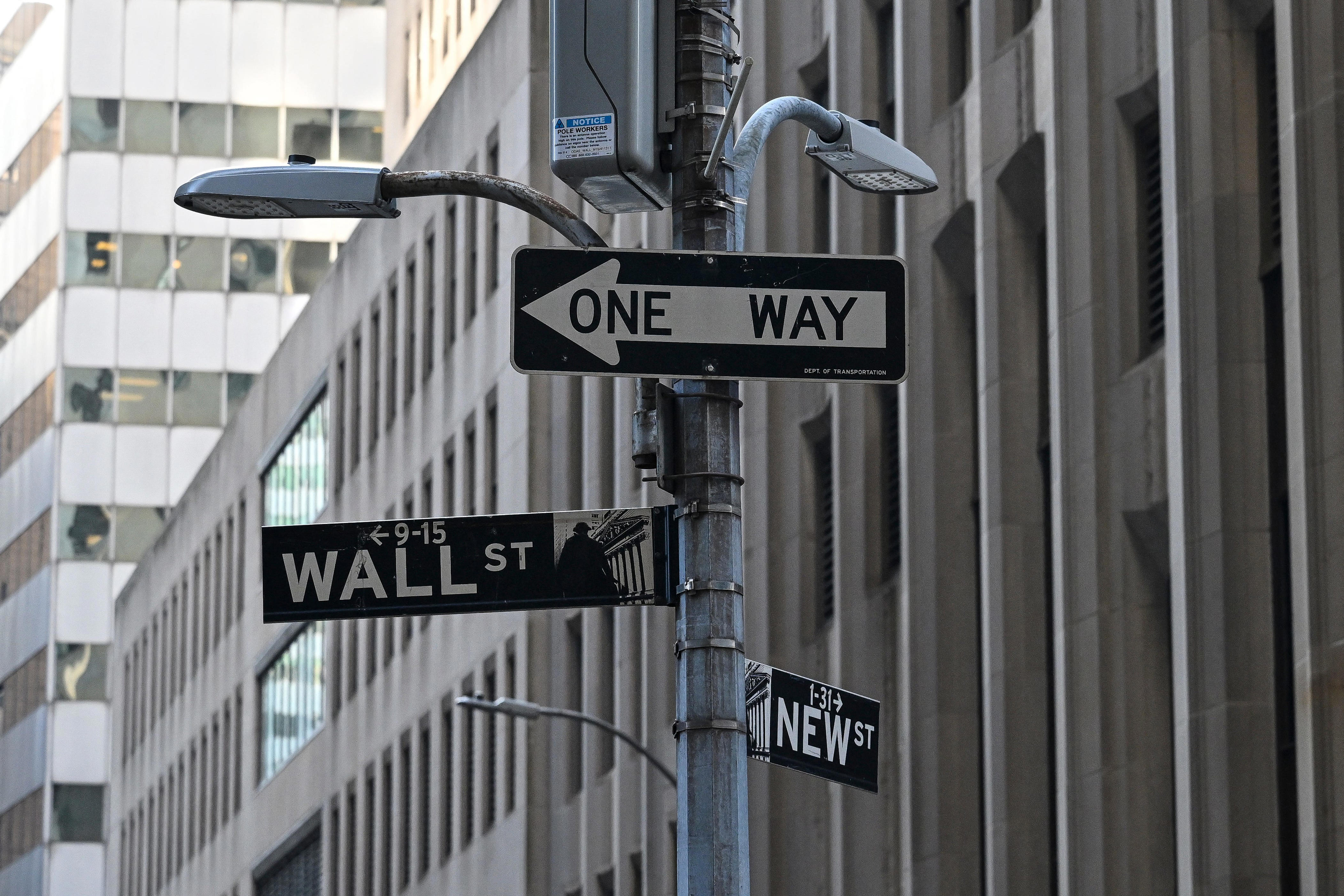 On Christmas Eve is the stock market open? When does it close?