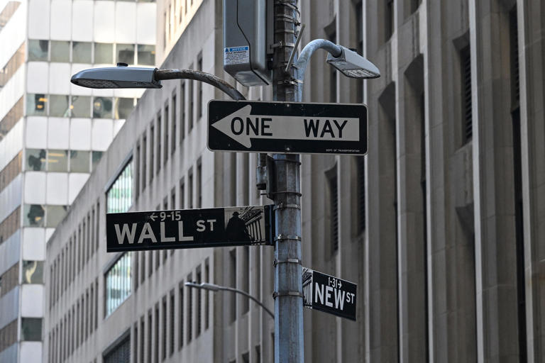 What time does the stock market close today? Is it open on Christmas?