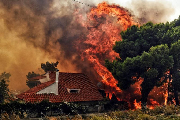 Spain battles 13 wildfires as heat and dry conditions fuel blazes ...