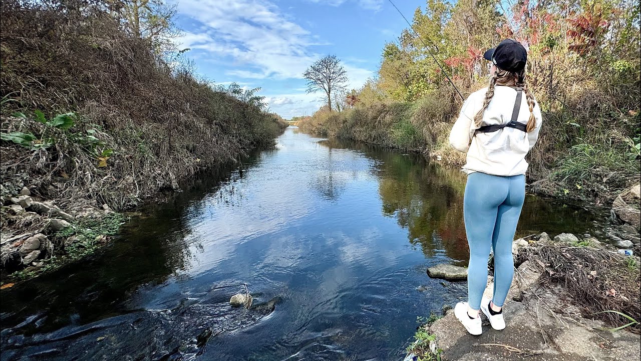 She smashed big fish in a tiny ditch with skill