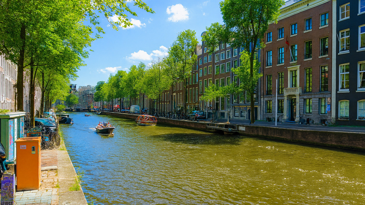 Amsterdam City Street Walk – Explore Dutch Urban Life on Foot 4K