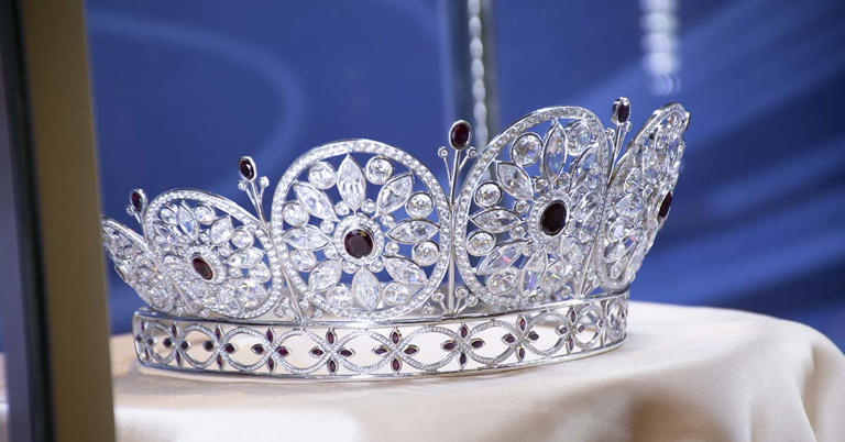 Army Officer Alma Cooper Crowned New Miss USA After Former Winner ...