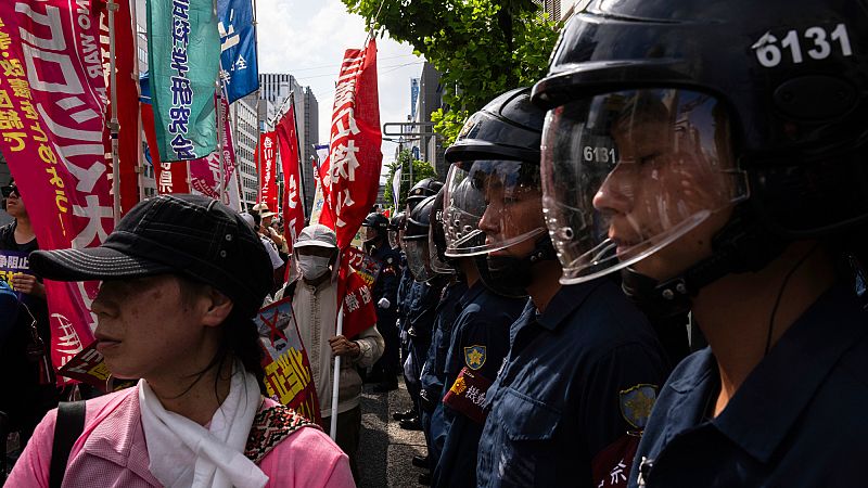 Hundreds protest nuclear weapons at Hiroshima ceremony