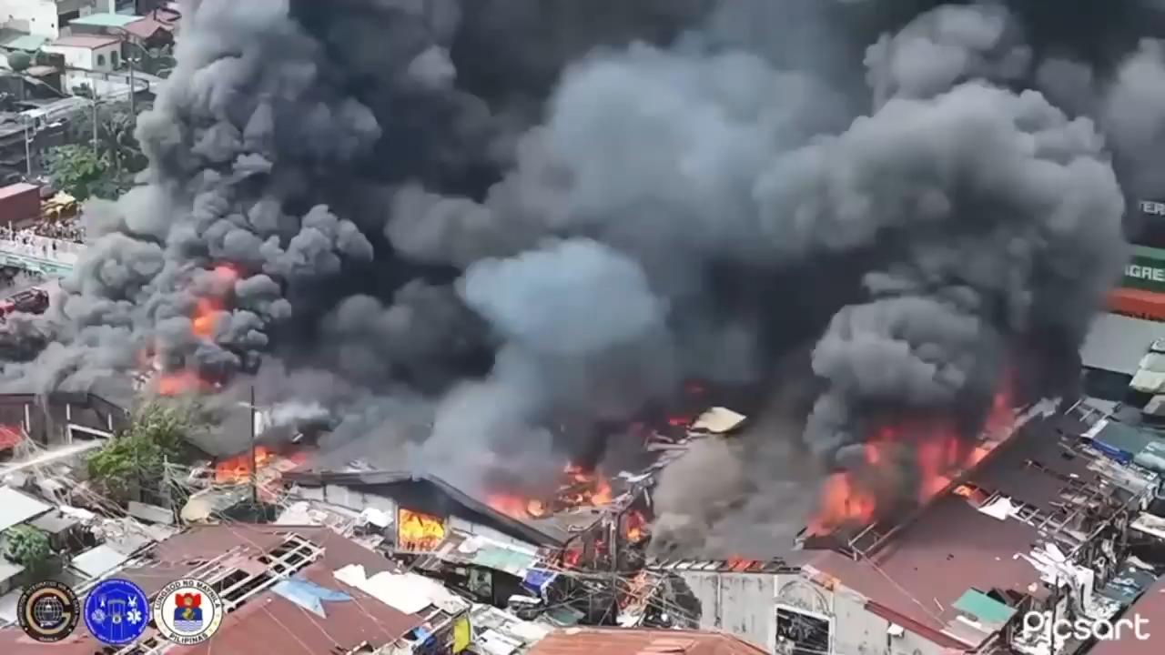 A massive fire breaks out in a residential area of Manila