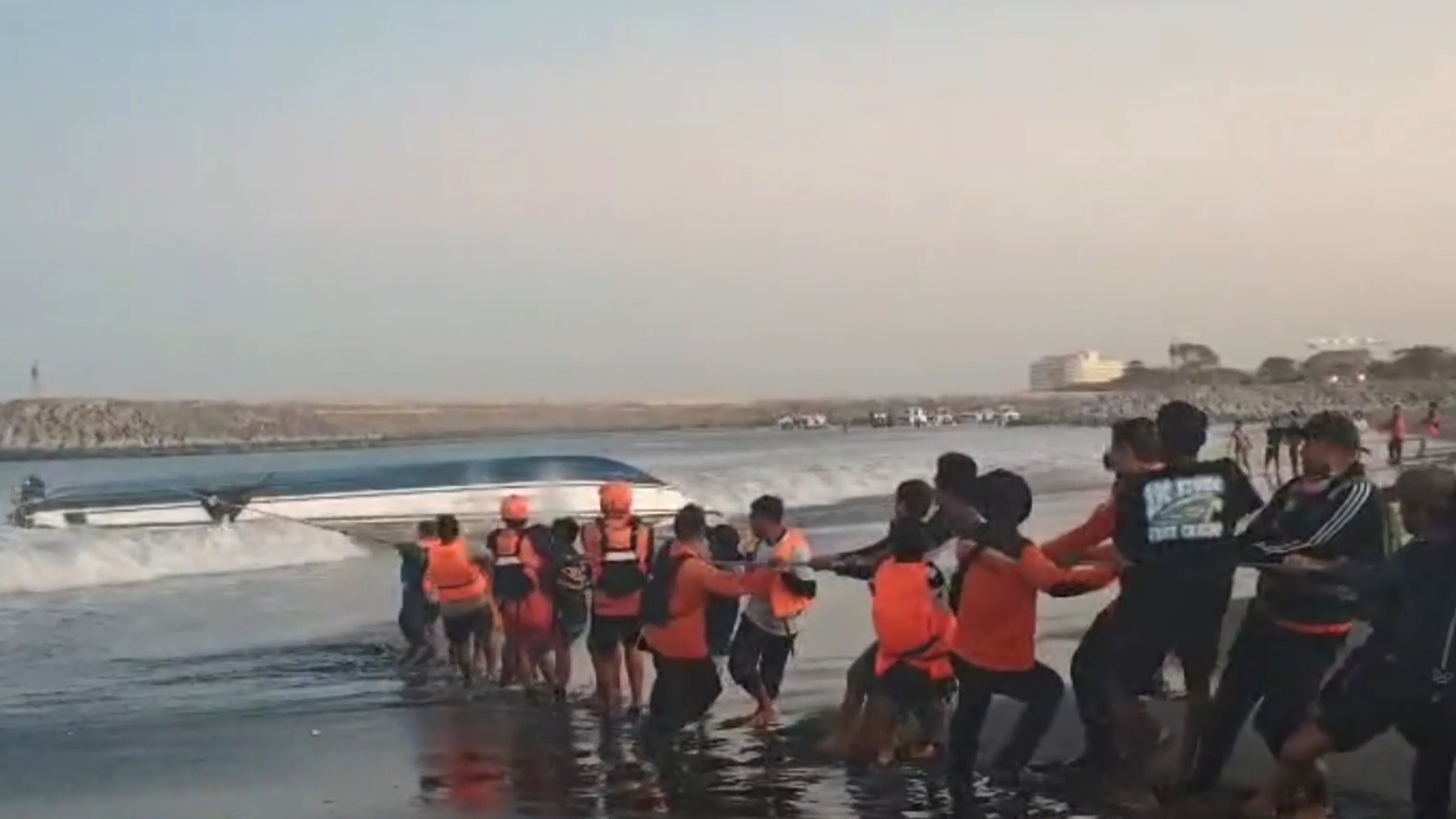 'Way too fast': Aussies recall moment boat capsized off Bali, killing ...