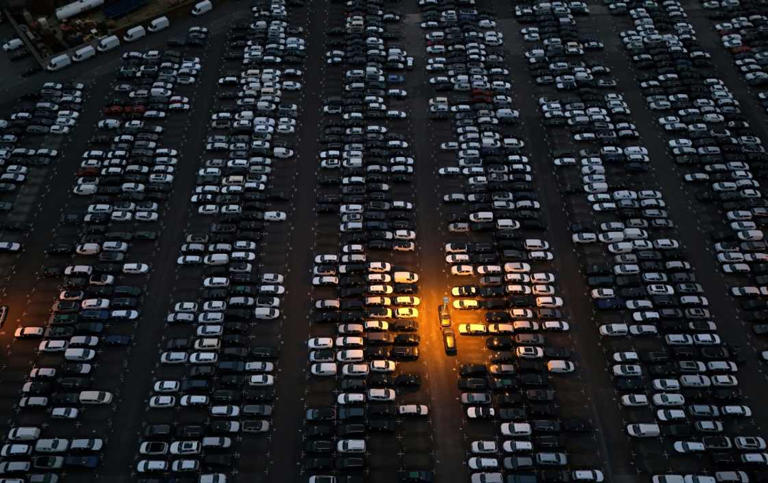 German factory orders fall amid tariff, growth woes