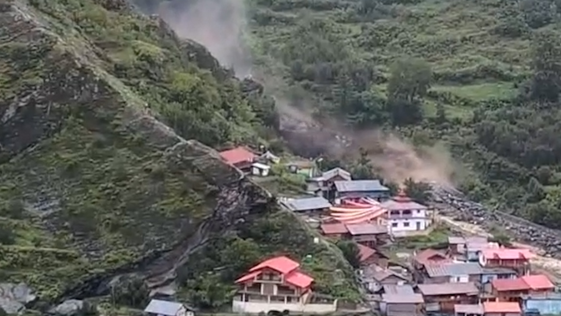Dramatic moment flash floods crashes through Indian village