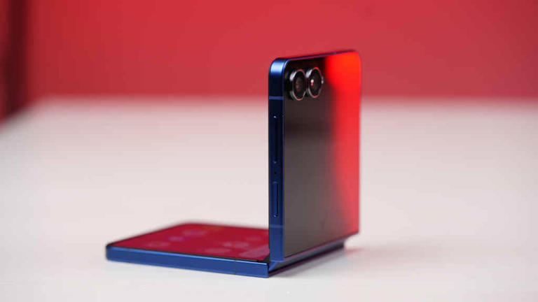 Samsung Galaxy Z Flip 7 Review: A vibe packed in a clamshell foldable!