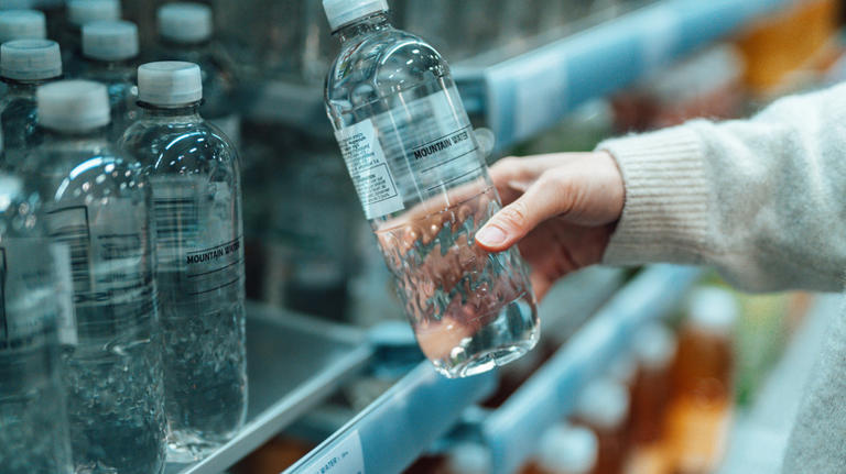 Why Your Water Tastes Different Depending On The Water Bottle Material