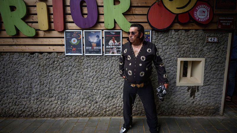 'Rock ’n’ Rom': Romanian teacher channels Elvis to fight anti-Roma ...