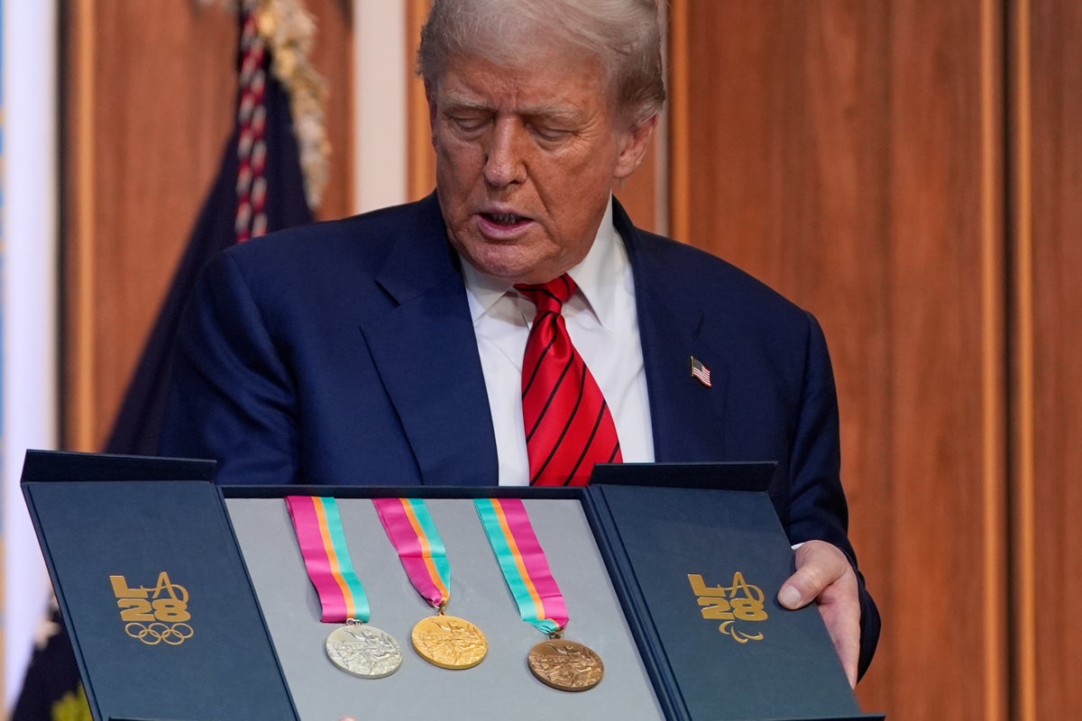Trump gets more sports medals he didn’t earn as his collection grows ...