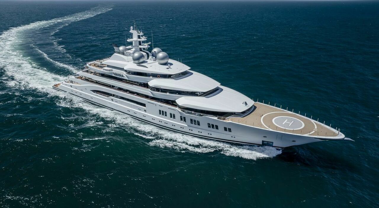 Amadea, in vendita il superyacht (da 325 milioni) dell'oligarca russo Kerimov: sarà messo all ...