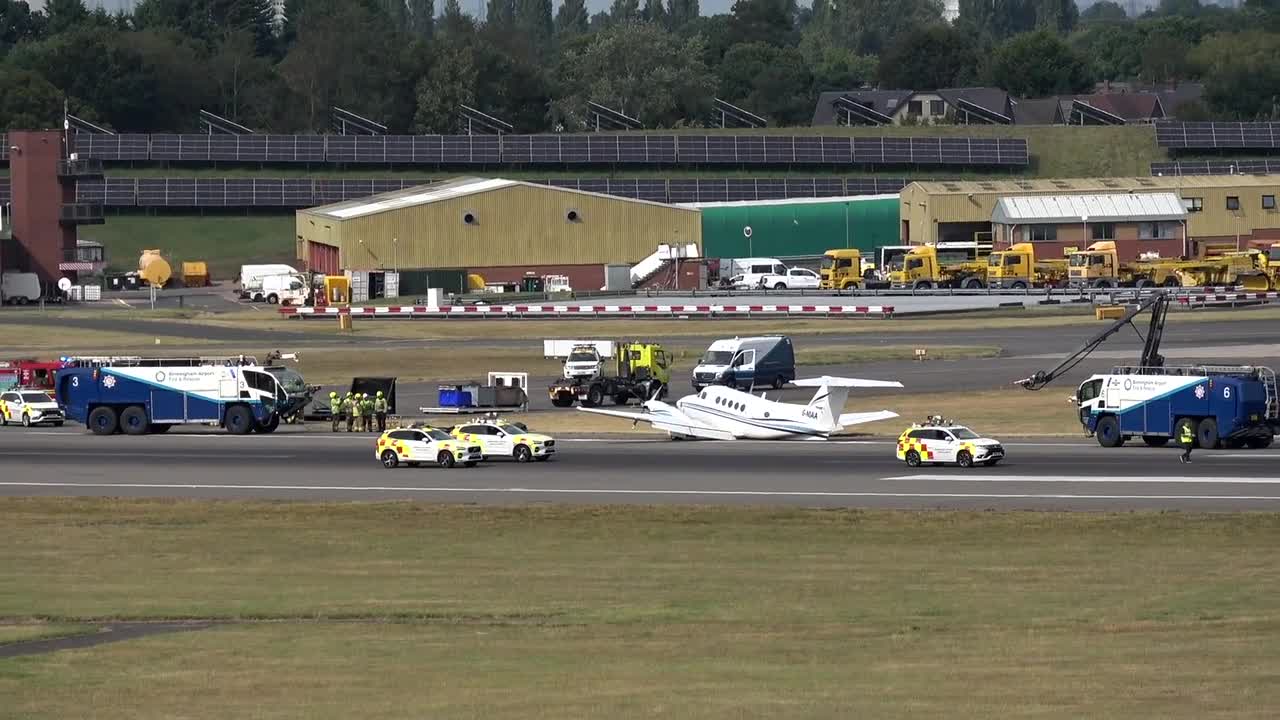 Crash Landing! Private plane makes emergency landing at Birmingham's ...