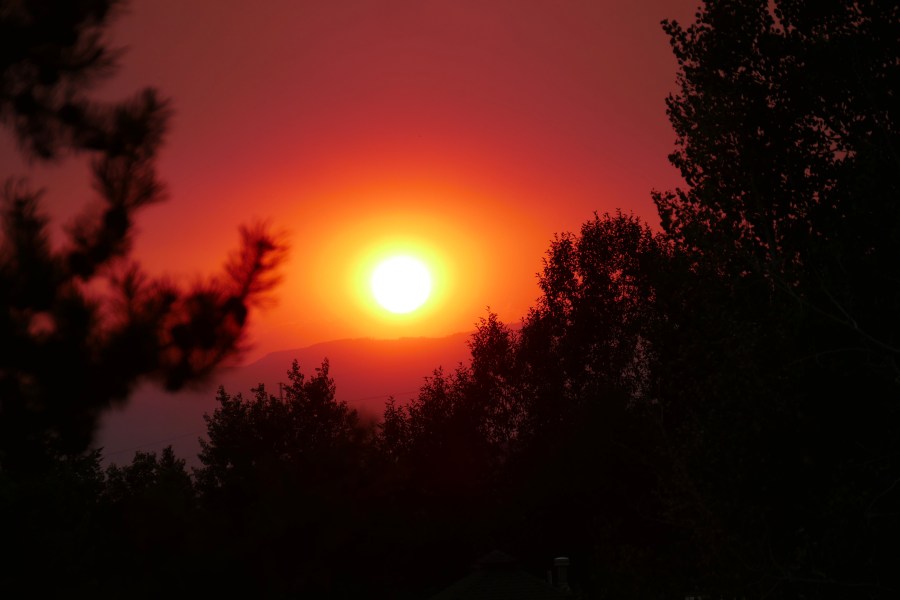 Seeing smoke? Haze reported in Denver metro as wildfires burn on ...