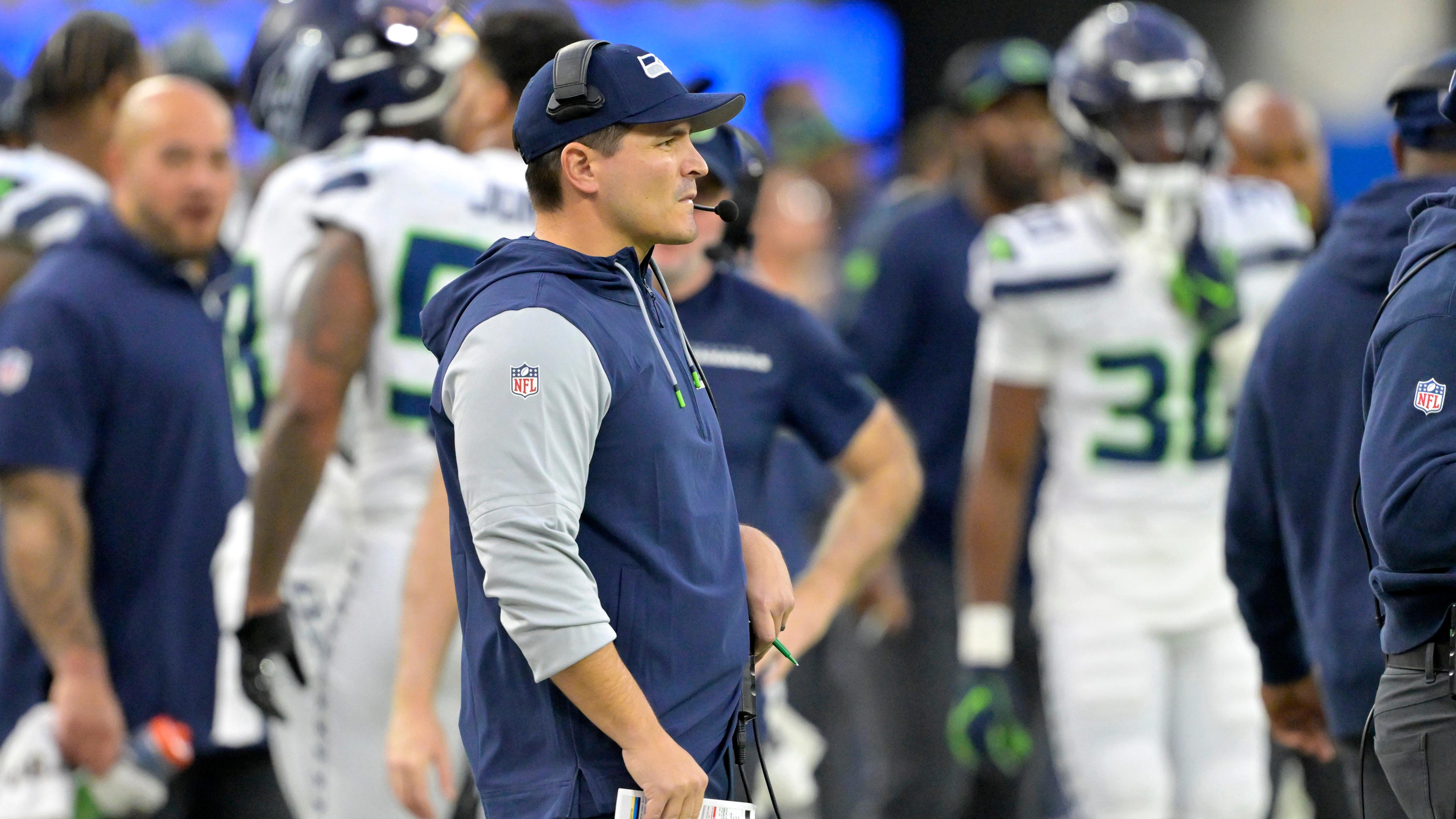 Shaun Alexander weighs in on the 'new look' Seattle Seahawks
