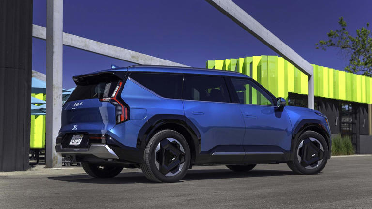 We Downloaded More Torque and New Features for Our Kia EV9. Was It ...