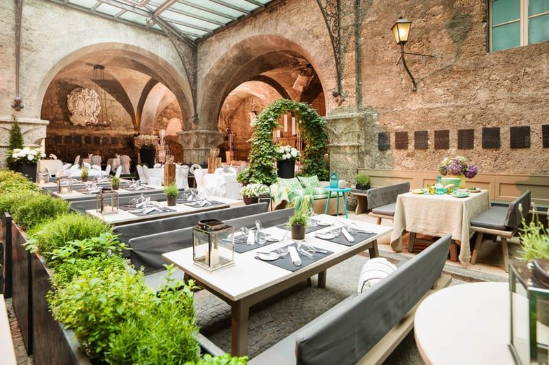 14 Bucket-List Historic Restaurants In Europe For An Unforgettable Meal