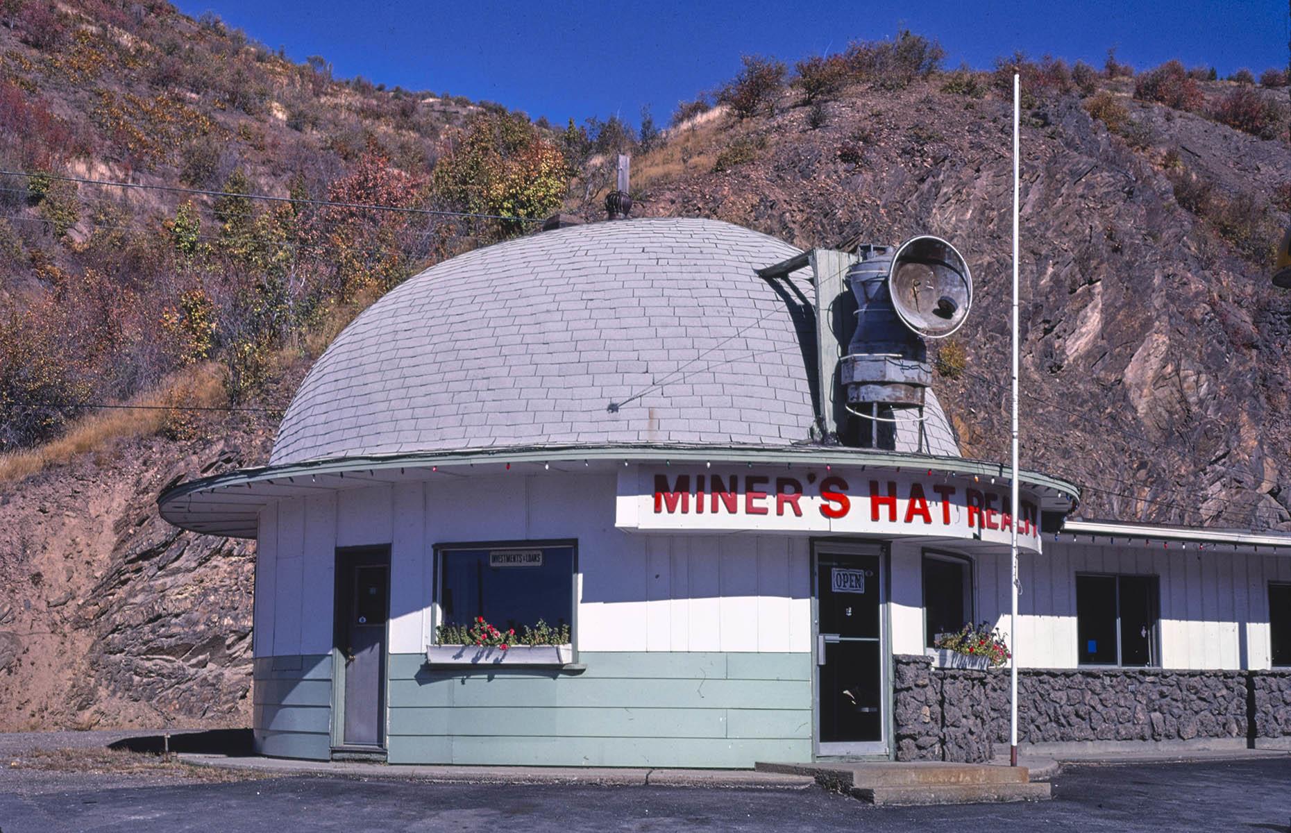 See America's favorite novelty landmarks in vintage photos