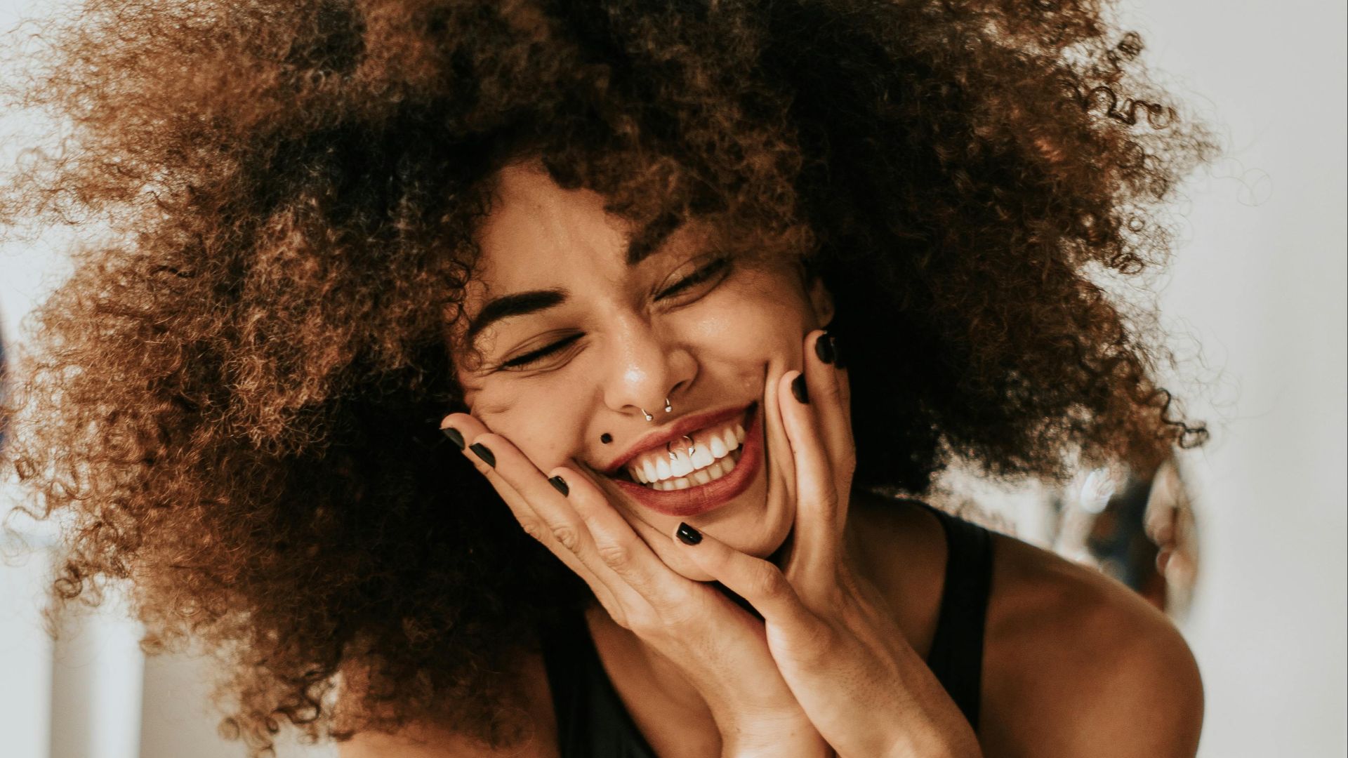 20 Outdated Behaviors Modern Women Have Abandoned