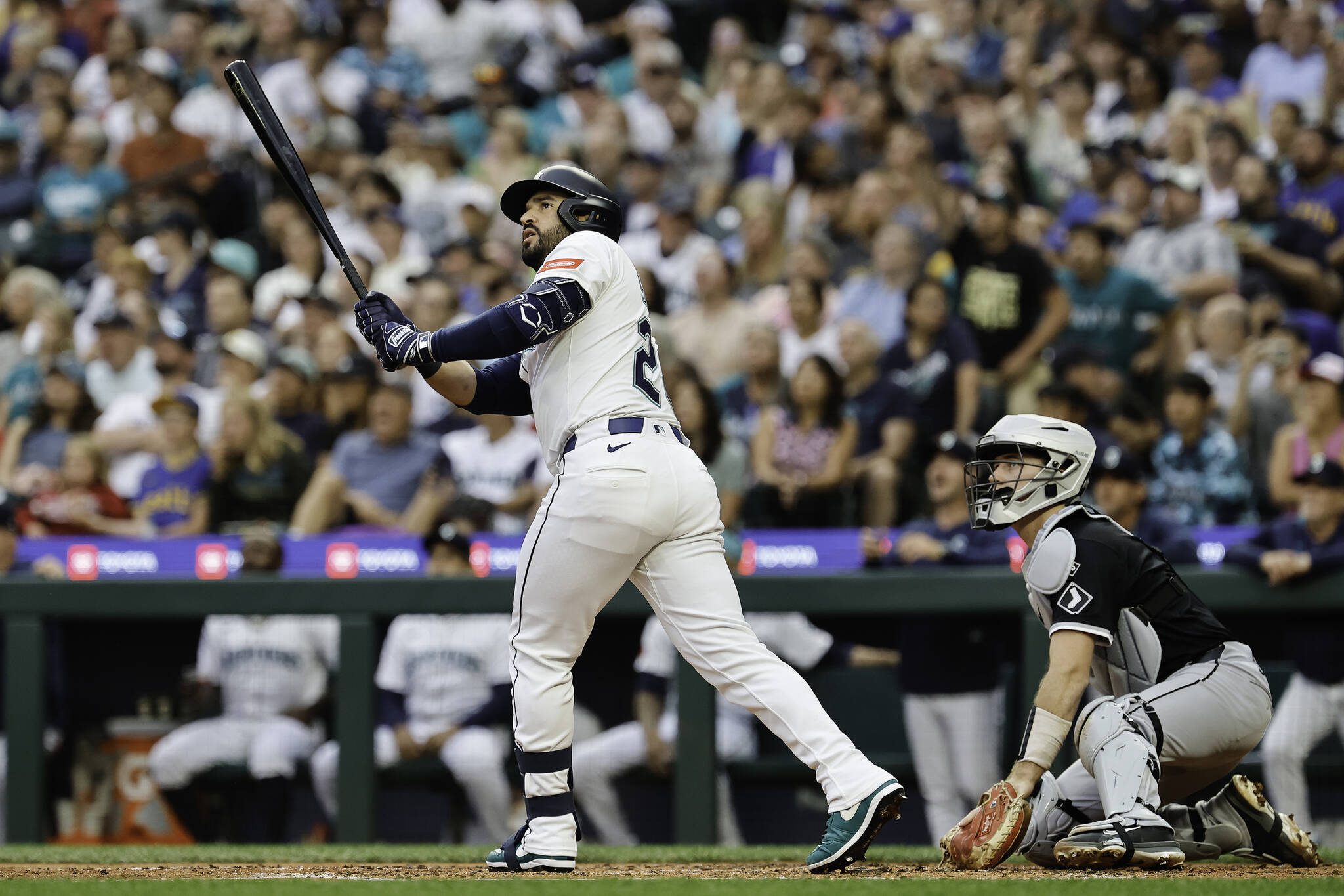 Eugenio Suarez homer highlights Mariners win over White Sox