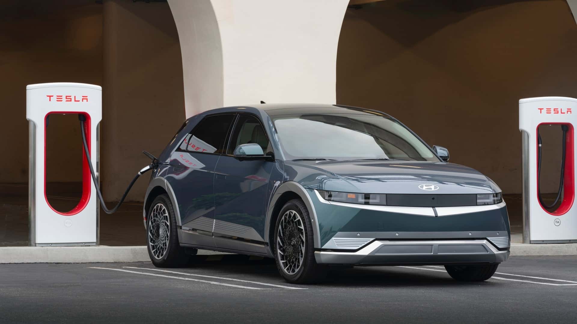 California plans to plug the EV tax credit gap with $200 million