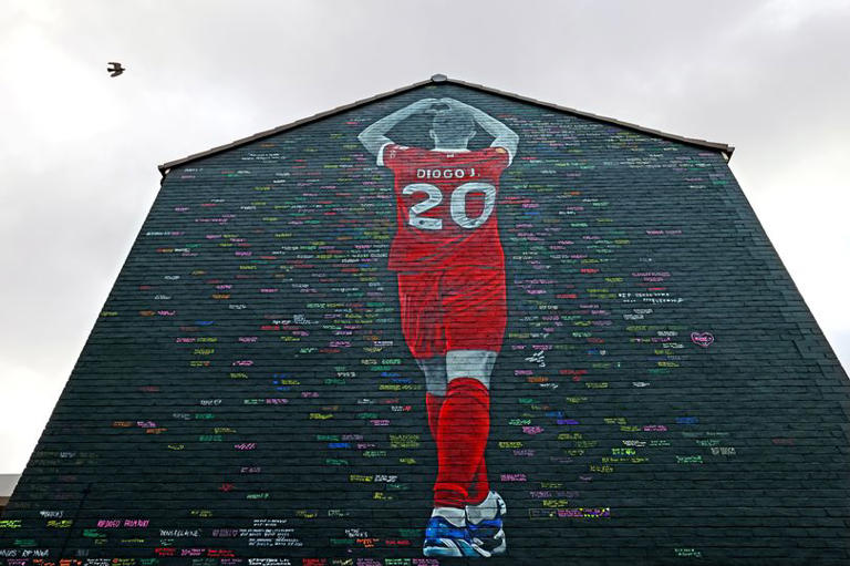 'Forever 20' Diogo Jota mural completed ahead of season opener
