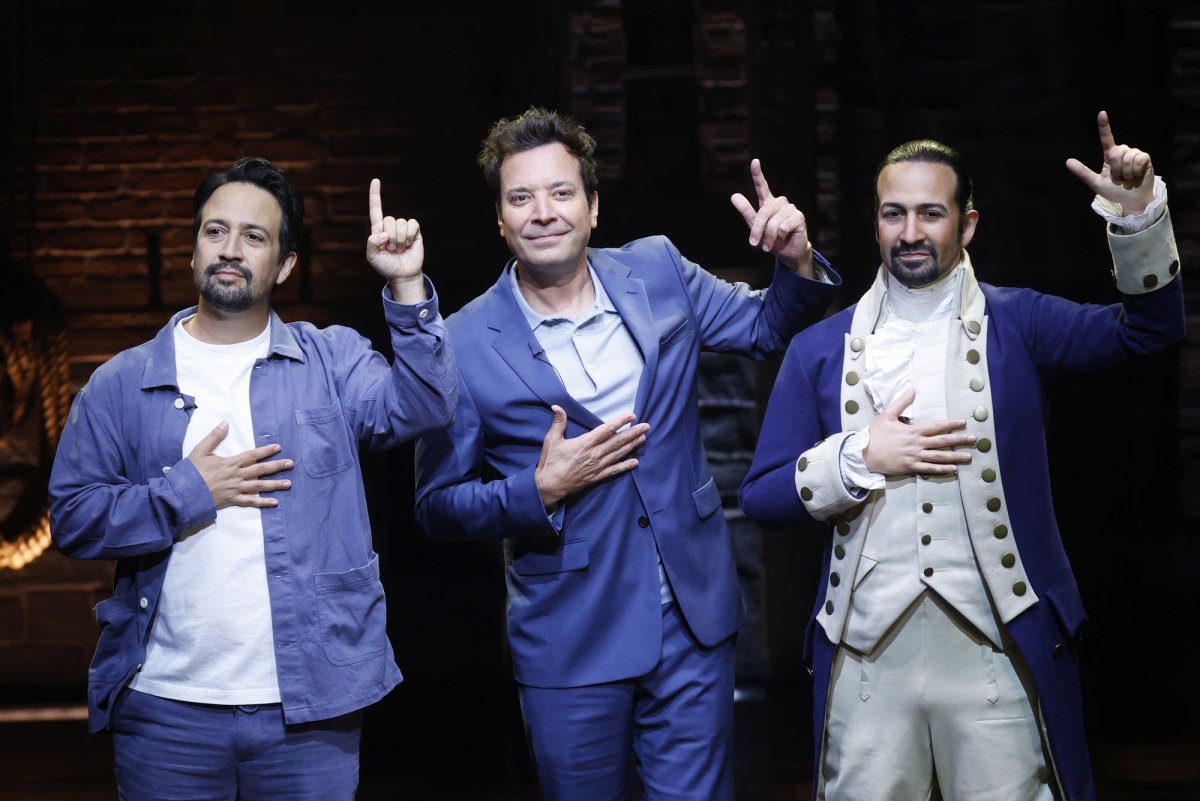 Watch: Lin-Manuel Miranda performs 'Hamilton' medley with classroom ...