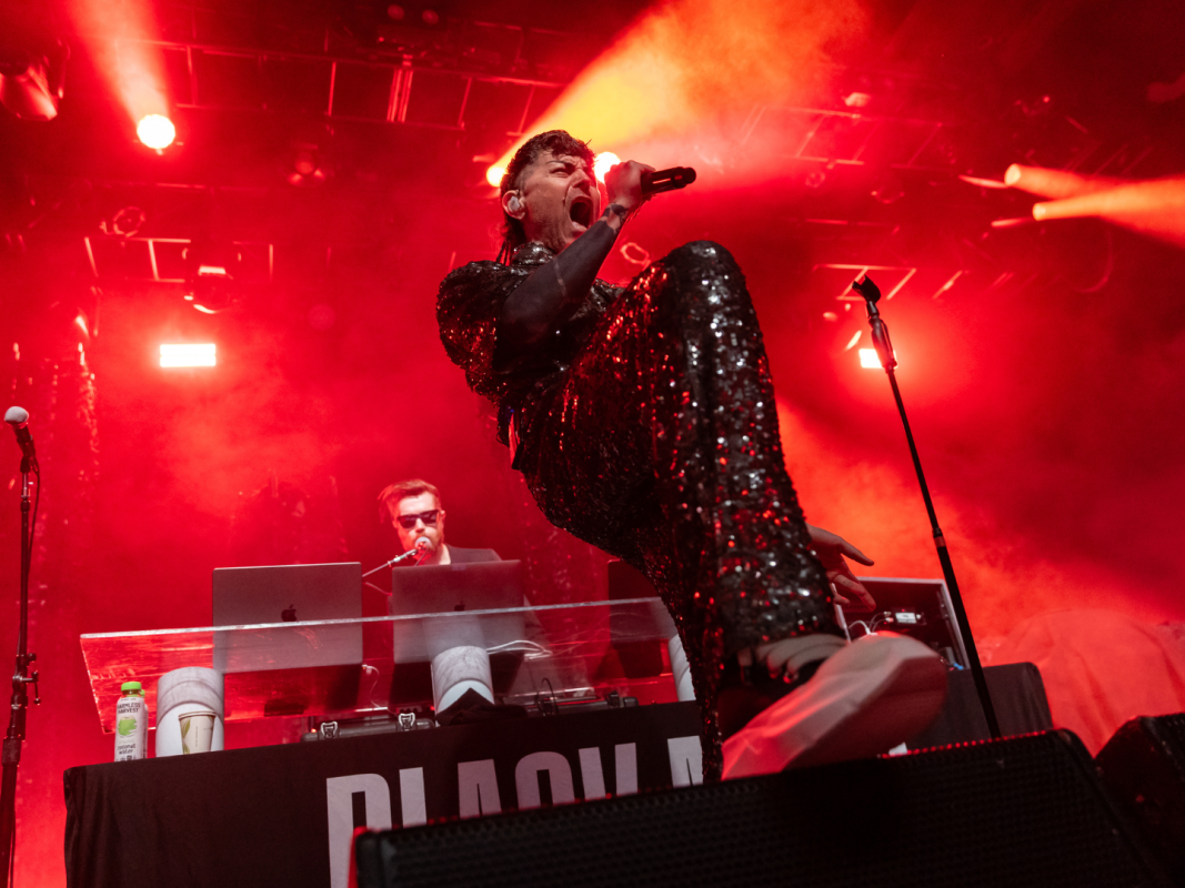 Early 2000s Rocker 'Unrecognizable' After Debuting Dramatic New Look