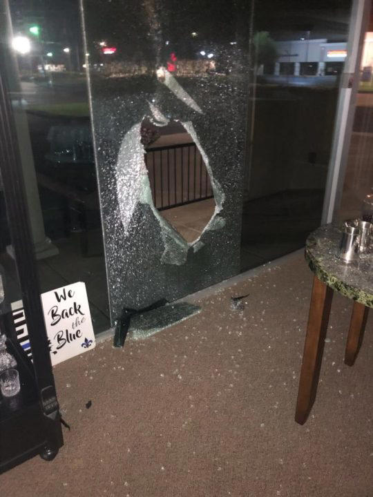 Police investigate early morning smash-and-grab at Alexandria jewelry store