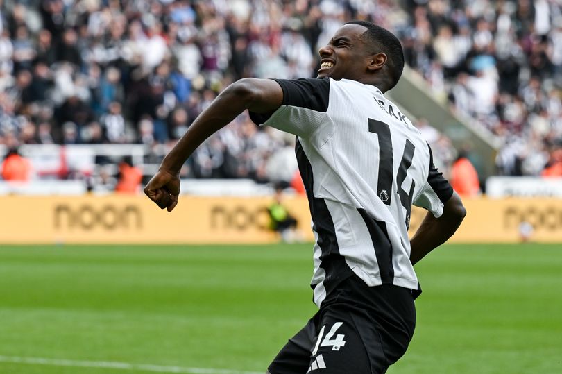 Newcastle United confirm Alexander Isak decision as 2025-26 squad ...