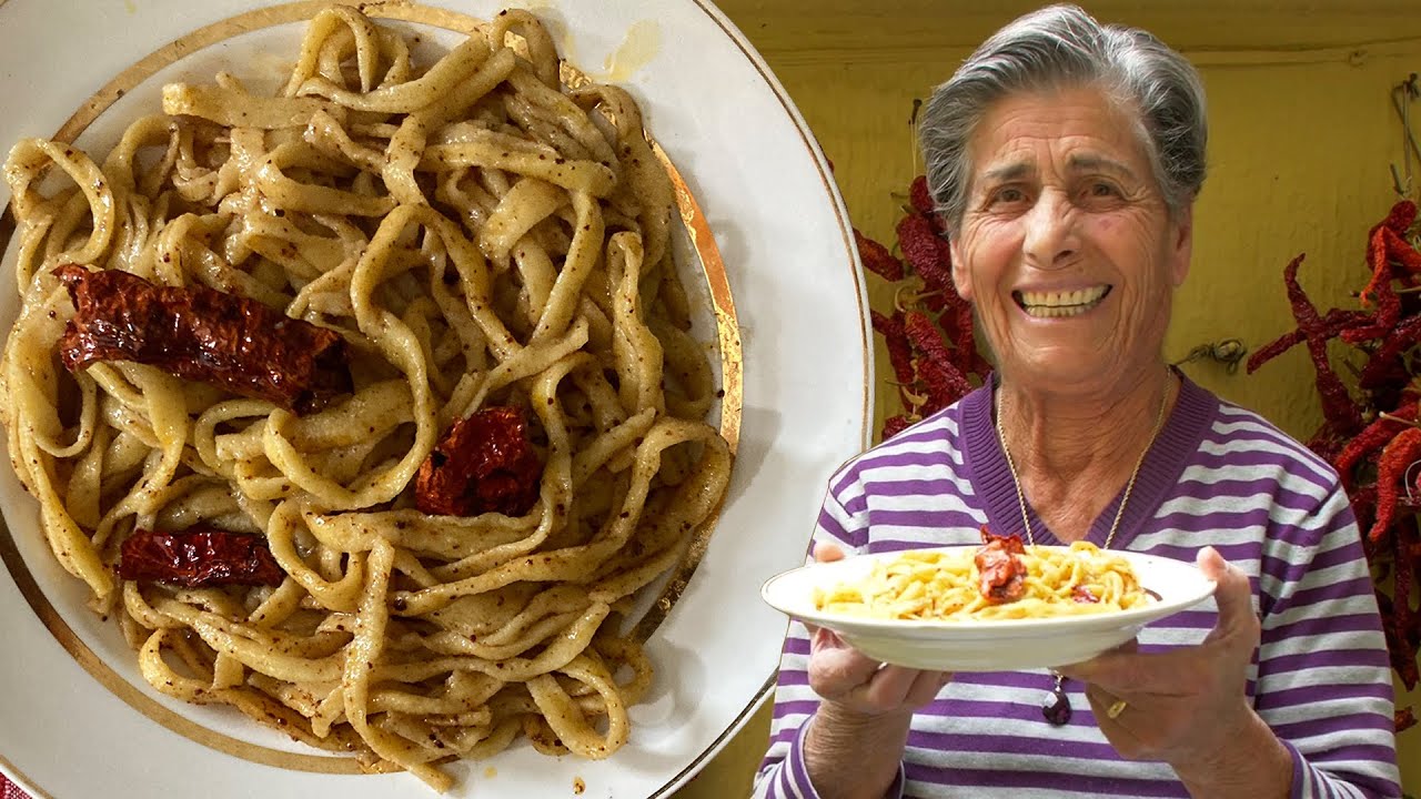 Maria's Easy Garlic, Chilli & Pepper Pasta