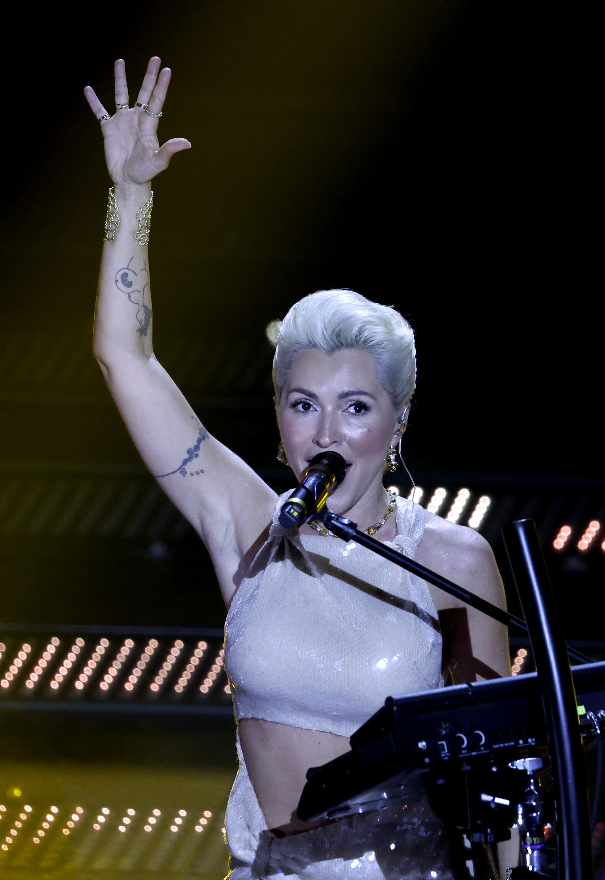 Serena Brancale al concertone della Notte della Taranta