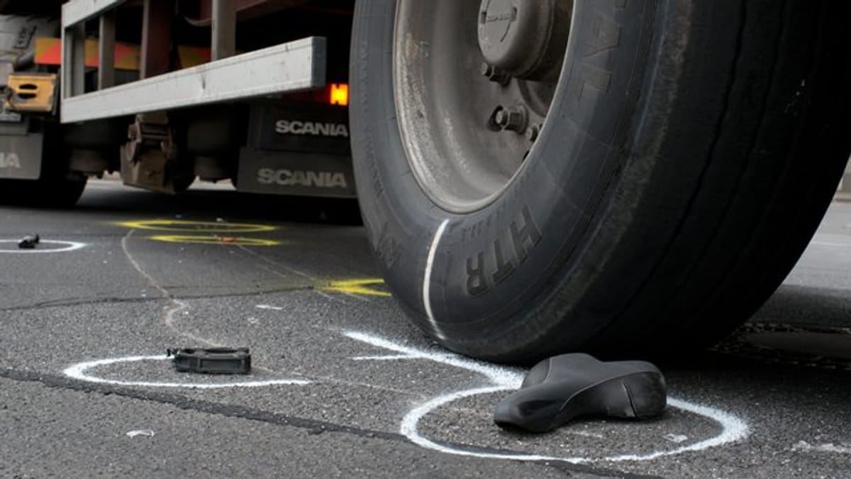 Berlin: Kind von Lkw überrollt und schwer verletzt