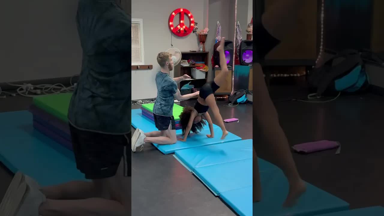 scarlettandtiania: scarlett's back walkover private lesson