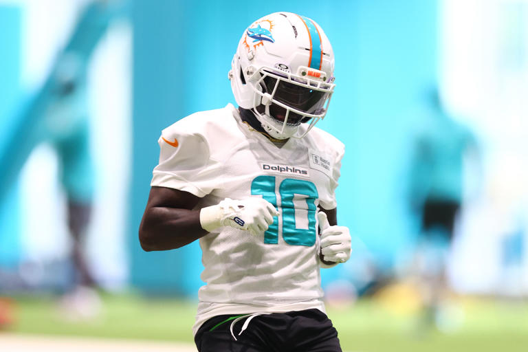 Tyreek Hill misses practice due to injury as Dolphins prepare for Bears game