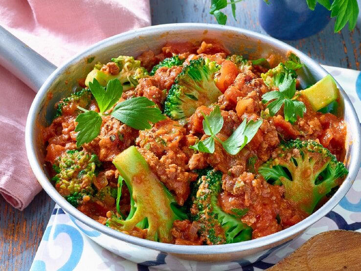 Brokkoli-Hack-Pfanne: Lecker low carb & in 20 Minuten fertig!