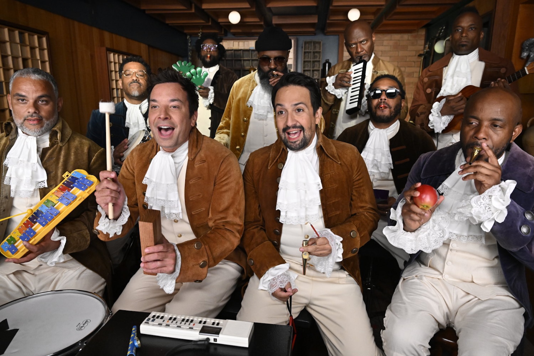Lin-Manuel Miranda's Classroom Instruments Hamilton Medley Toasts a Big ...