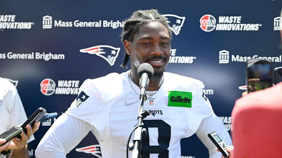 Patriots Star Finally Arrives at Joint Practice