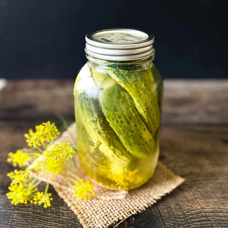 Easy Refrigerator Dill Pickles Recipe