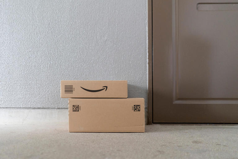 Received a text for a refund at Amazon? Don't click it. It's a scam.