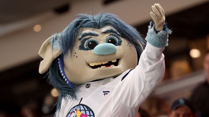 Close encounter: Bear gets a little too close to Kraken mascot, Buoy