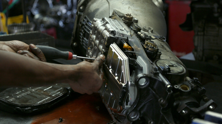 5 Signs That Your Car's Automatic Transmission Might Need To Be ...