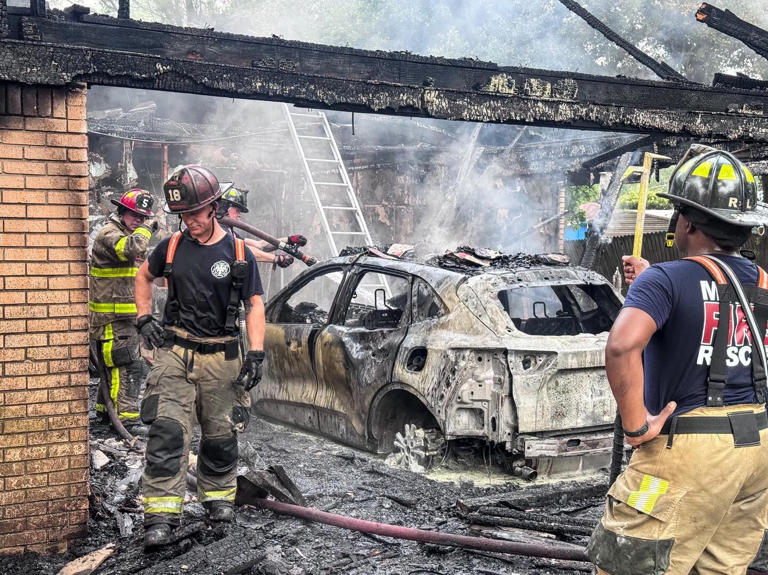 Fire destroys house in Mobile, claims lives of woman and dog