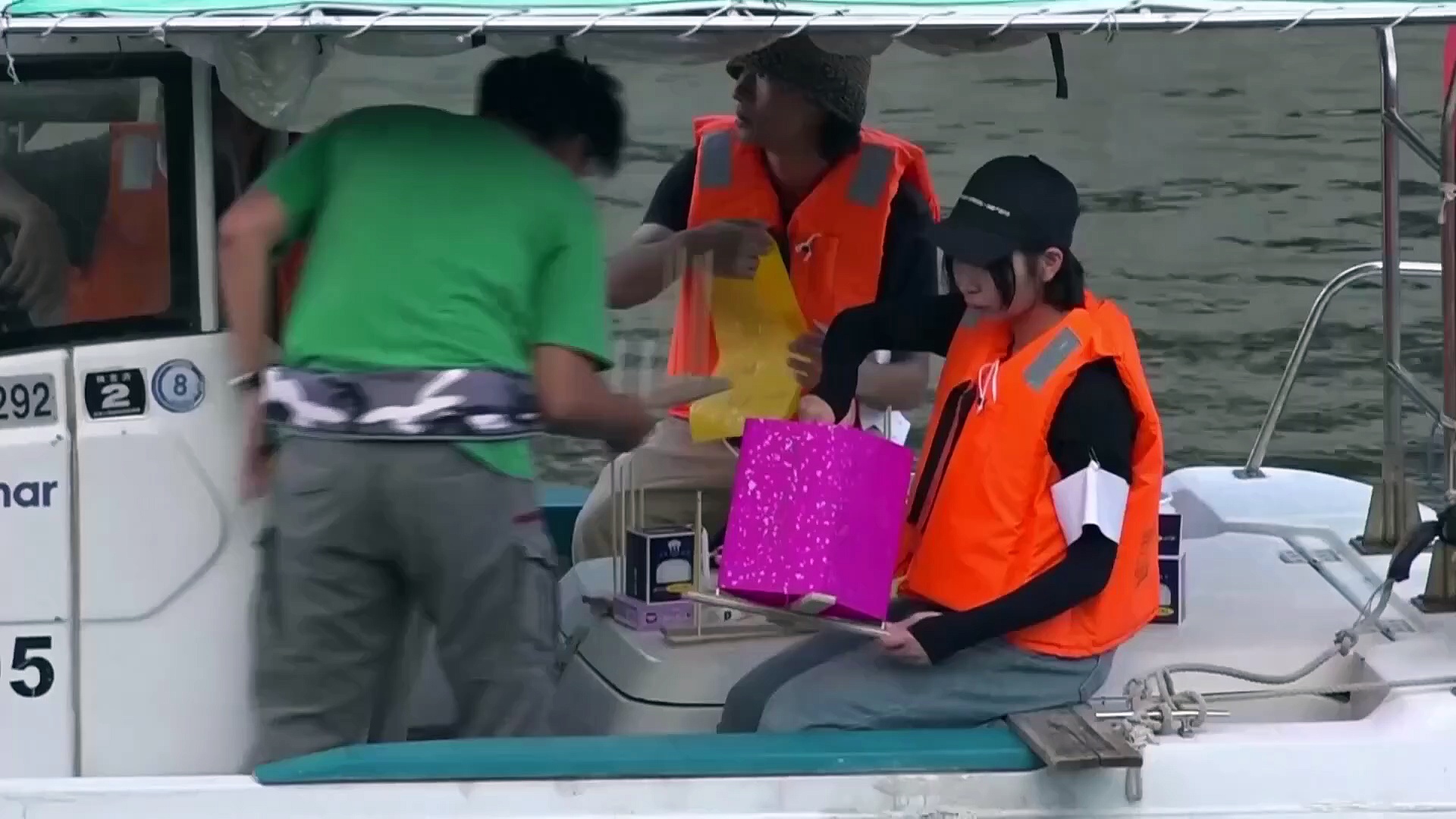 Lanterns released on Hiroshima river in tribute to atomic bomb victims