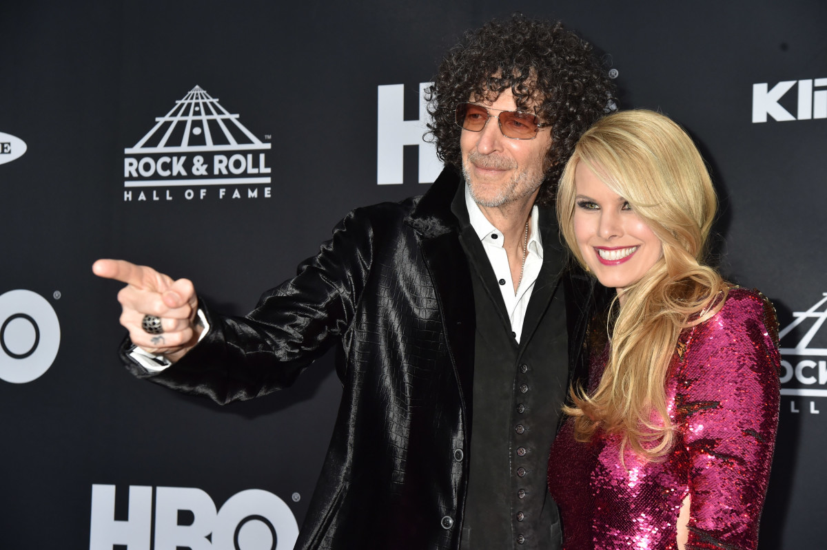 New Report Details Howard Stern's and Staff's 'Shock' Over Contract Rumor